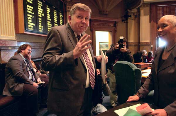 Colorado lawmaker kicks photographer | VailDaily.com